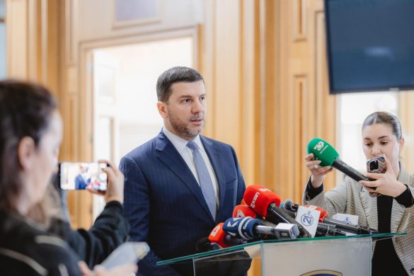 Hykmete Bajrami: LDK nuk e mbështet Albulena Haxhiun, përgjegjësia për ... Hykmete Bajrami: LDK nuk e mbështet Albulena Haxhiun, përgjegjësia për ...